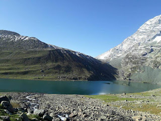 CHINAR SHADE : HARMUKH PEAK AND LAKE GANGBAL OF KASHMIR