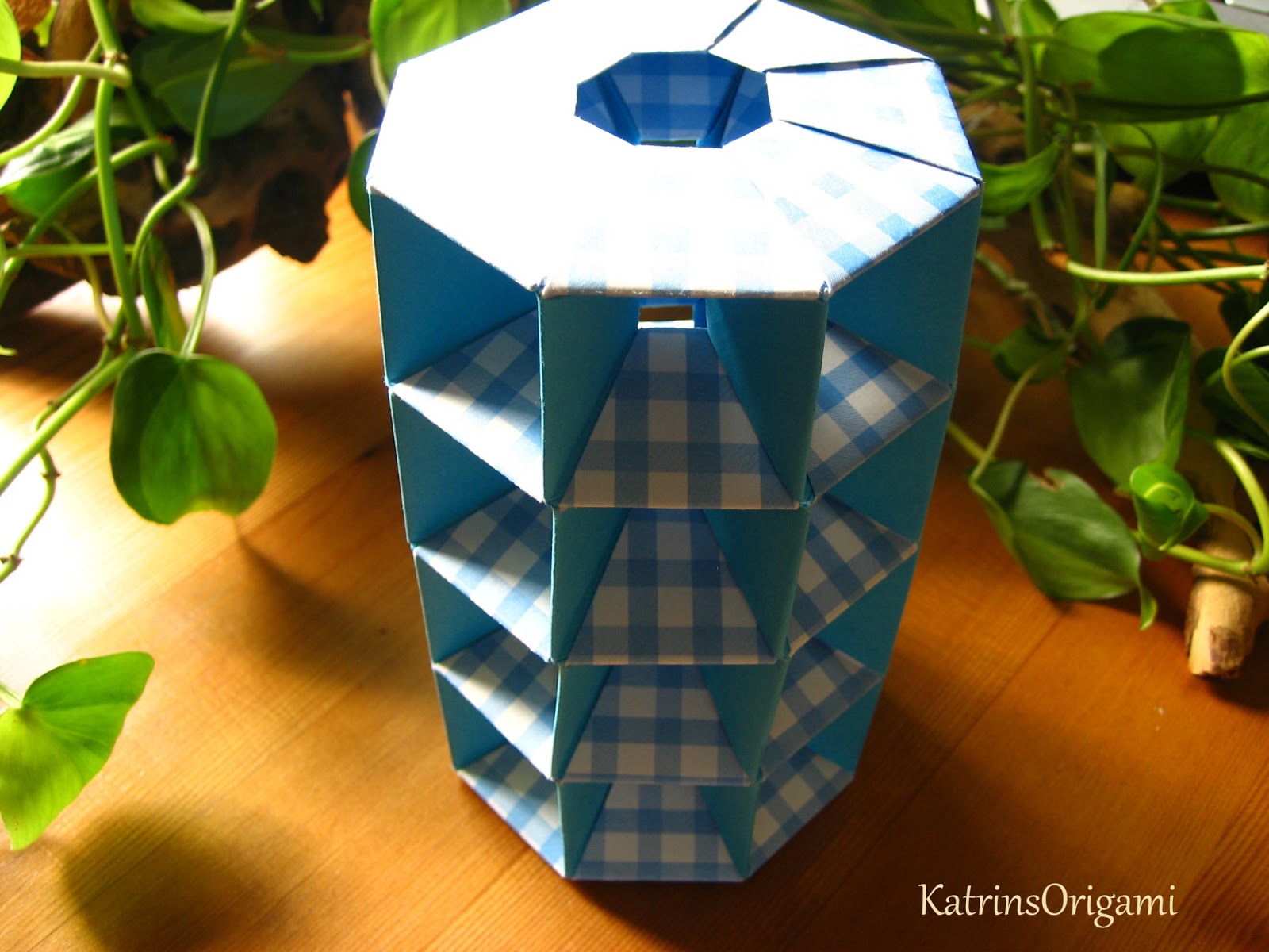 Origami die Kunst des Papierfaltens: Origami Twisted Tower