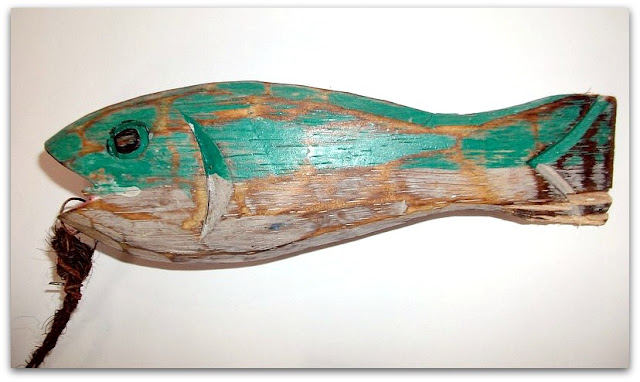NorthShore Days.....: Distressed Hanging Fish