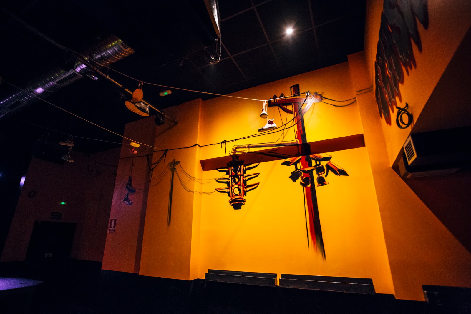 Desorden Graff: Trashcan Music Club.