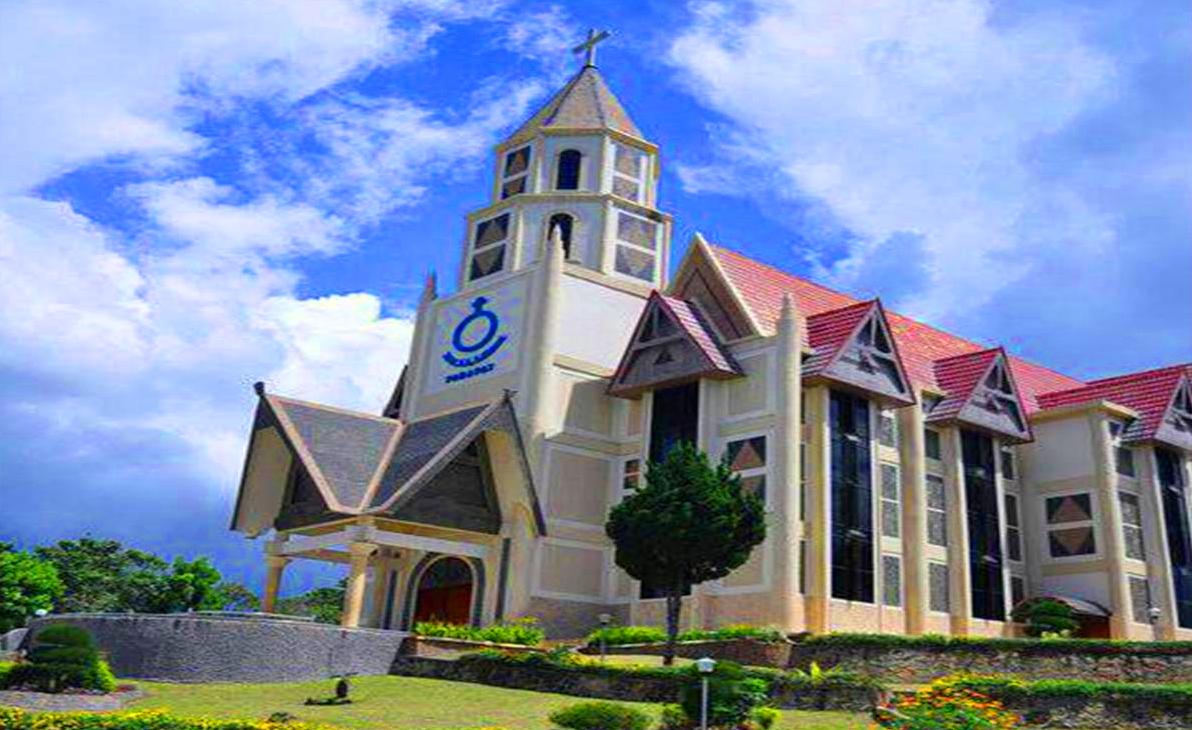 Megahnya Gereja HKBP Parapat - Pariwisata Sumut