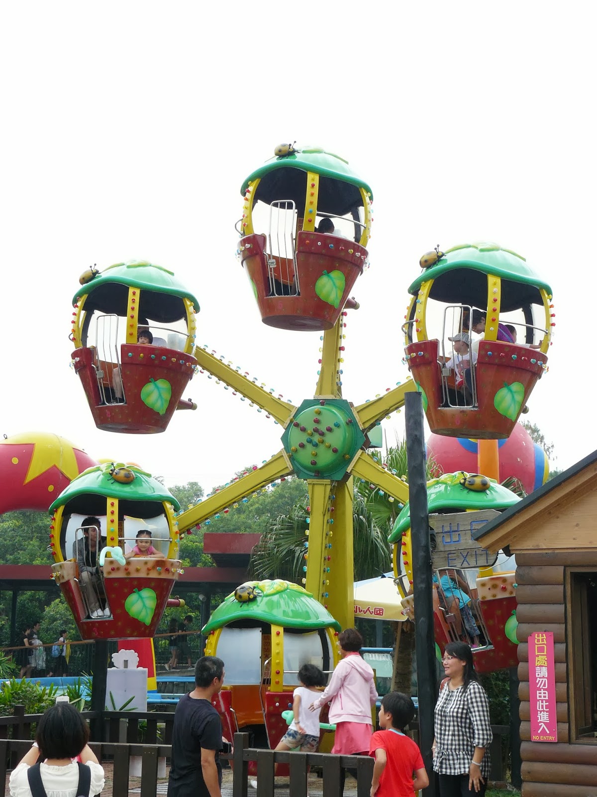 Chaos and Kanji: The Mini World: Window on China Theme Park in Taiwan