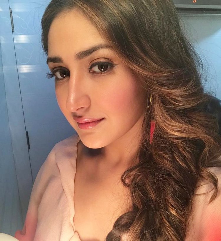 Sayyeshaa New Photos