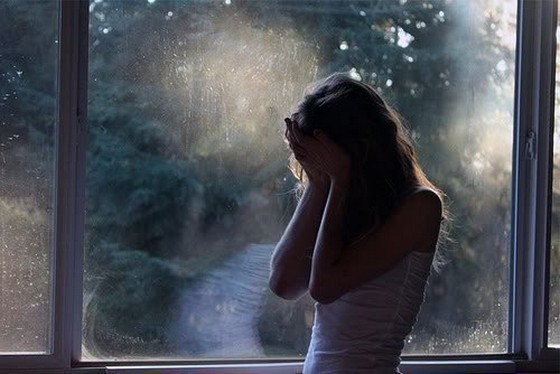 Sad alone crying girl fall cute hide face | nineimages