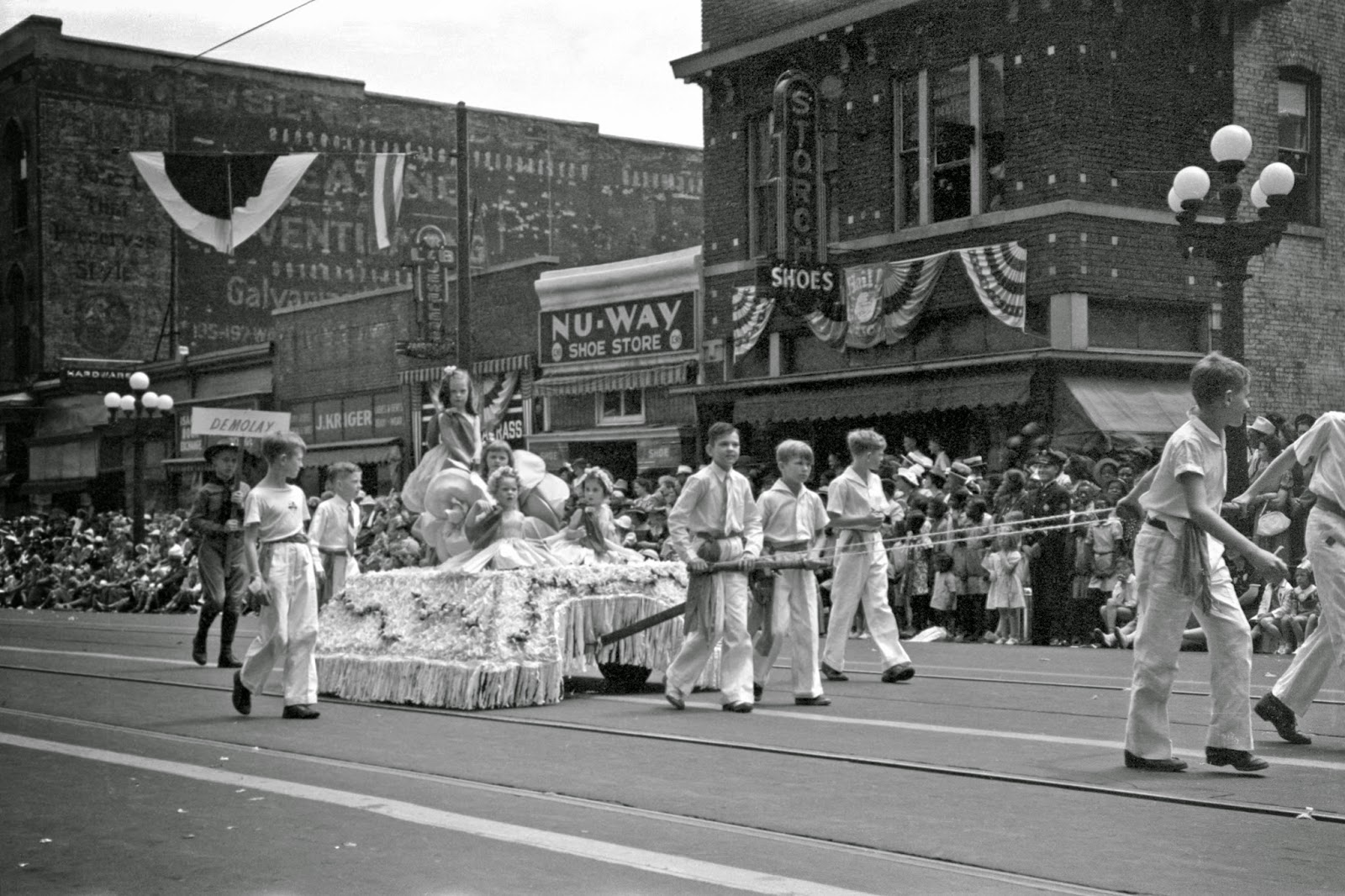 History in Photos: Cotton Carnival