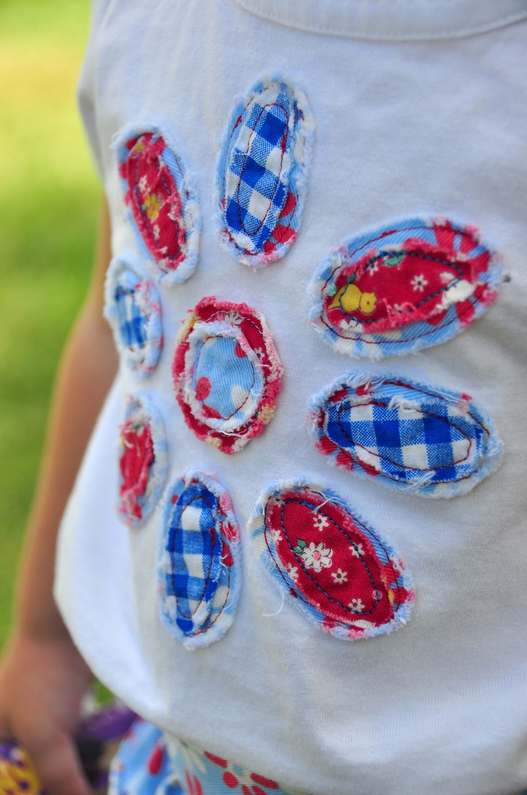Aesthetic Nest Sewing Frayed Flower Applique T Shirt Tutorial