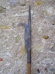 Armas y armaduras en España: La guisarma