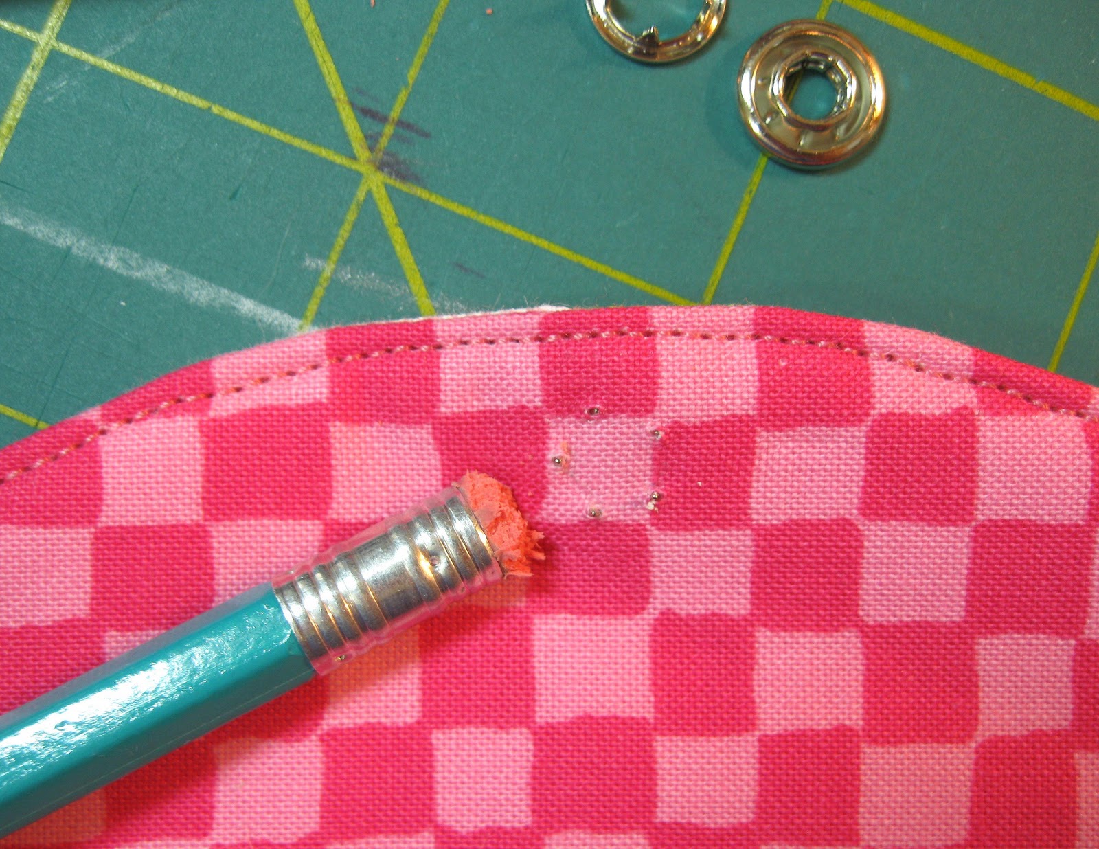 Leslie's Art and Sew: How to Set a Snap Without Crying