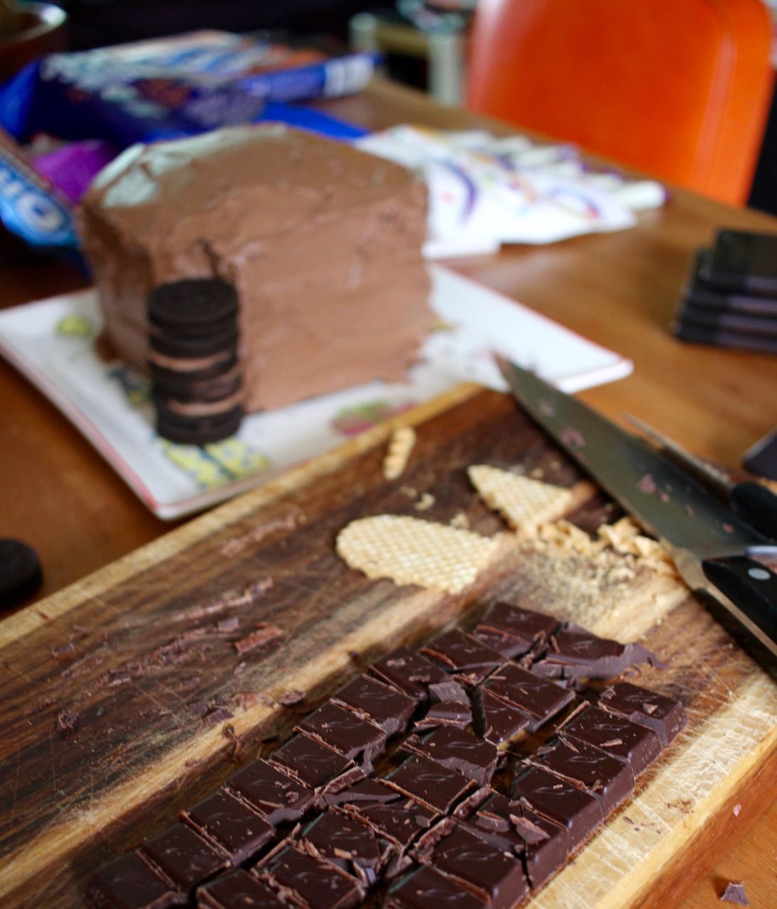 Green Gourmet Giraffe: Chocolate lovers medieval castle cake - step by step