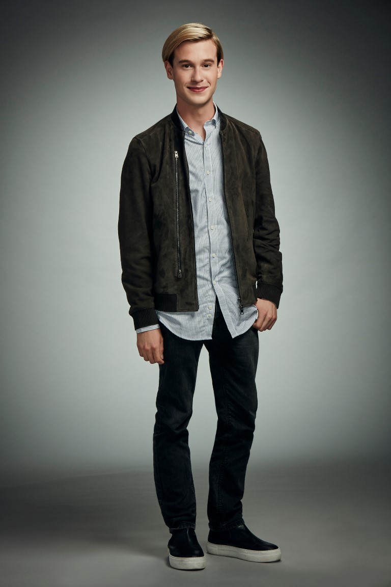 E! estrena la cuarta temporada de Hollywood Medium con Tyler Henry ...