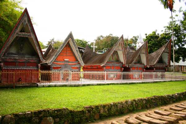 Tomb of King Sidabutar Cultural Tourism in samosir ~ TOURISM IN INDONESIA