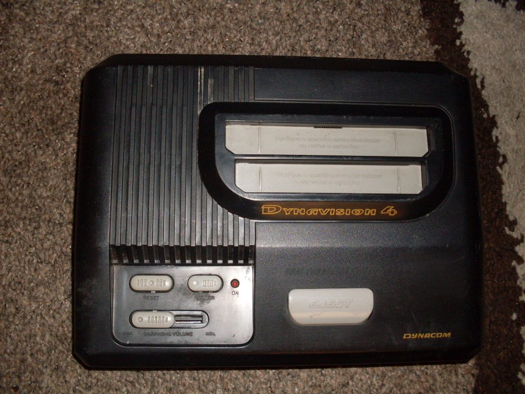 Brazilian NES Clones: Dynavision 4