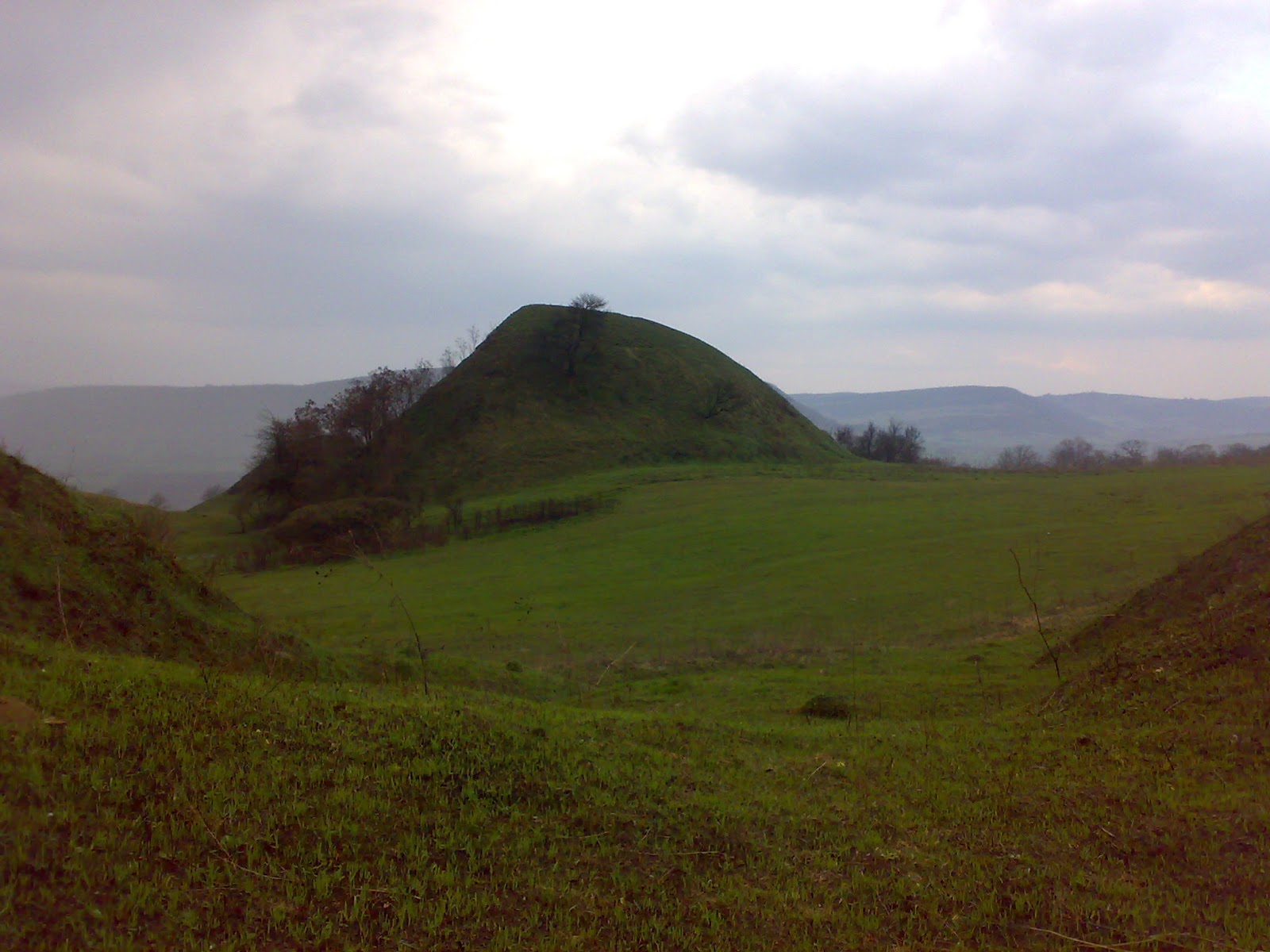 Mistere : Tumul, grogan sau movile de pamant