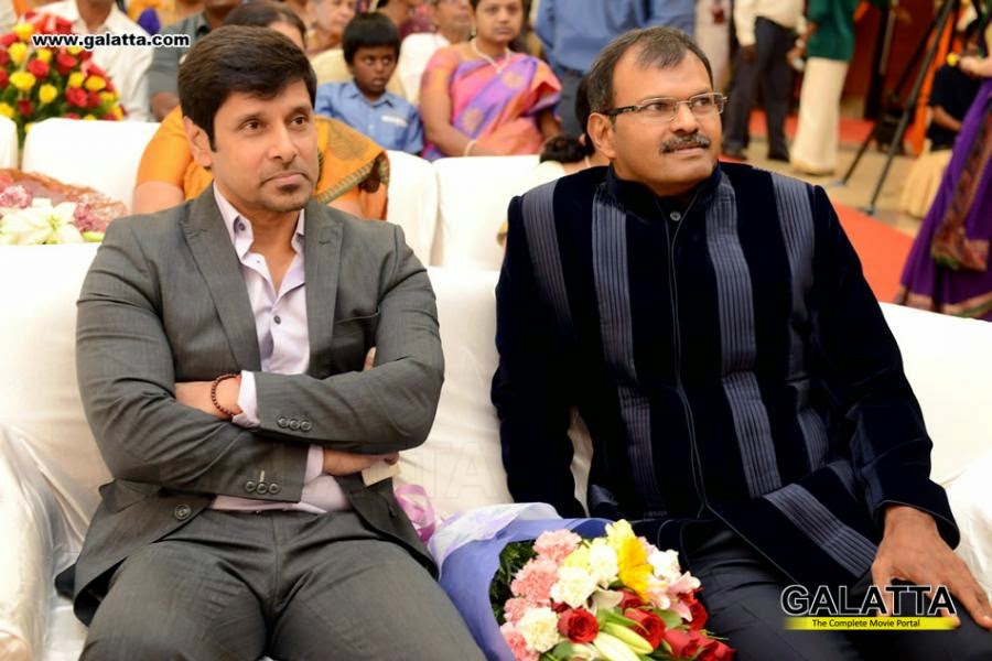 'Chiyaan' Vikram at Kanikha & Vishagan Wedding Reception Stills ...