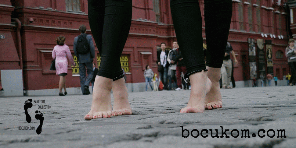 Walking Barefoot Twins In The Metro Monthly Discount 1005