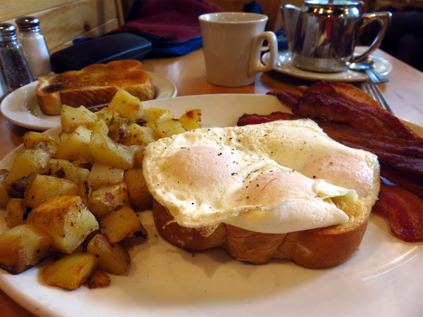 The World of Gord: Breakfast at the Sunset Grill - Wellington St. Toronto