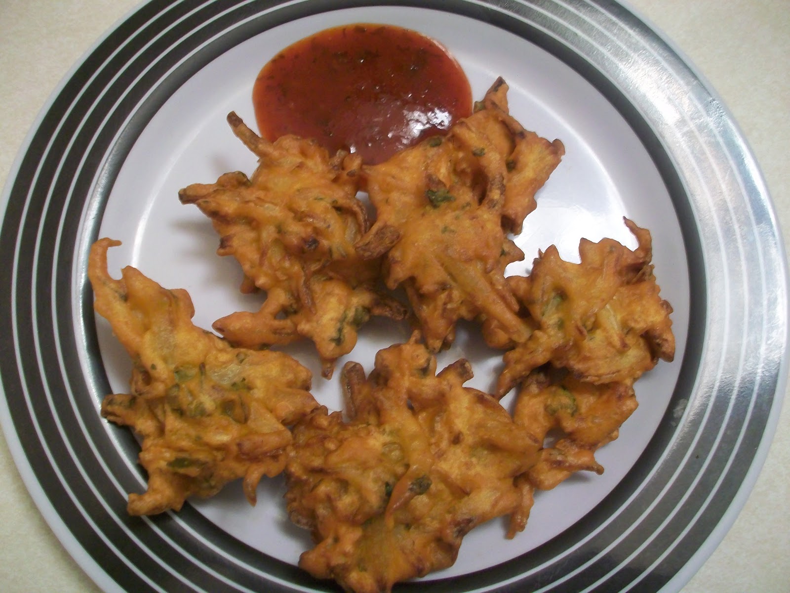 Spicy Treats: Onion Pakora / Onion Fritters