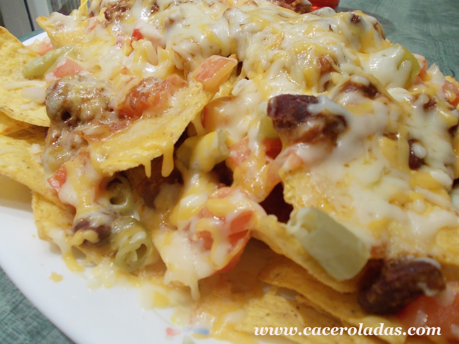 Nachos con carne y queso. | CACEROLADAS: Nachos con carne y queso.