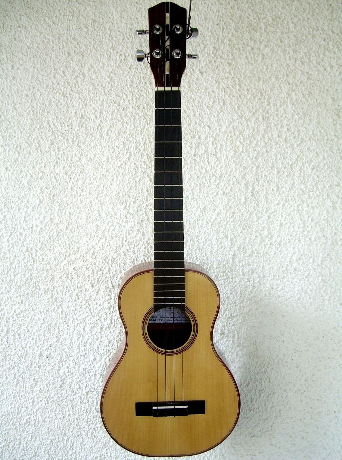 Alfonso Sandoval - Luthier: UKULELE
