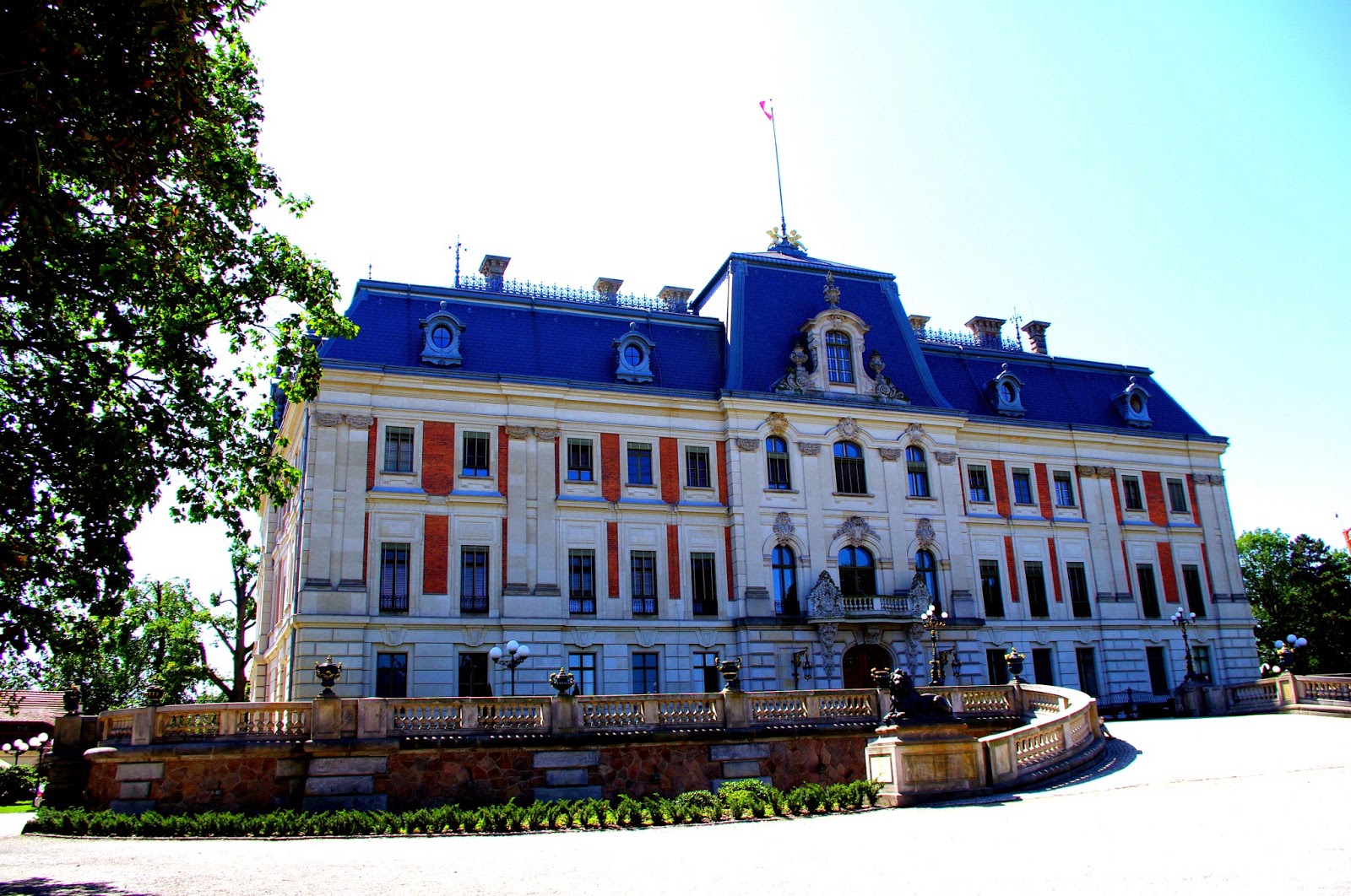 loveisspeed.......: Pszczyna Castle is a classical-style palace in the ...