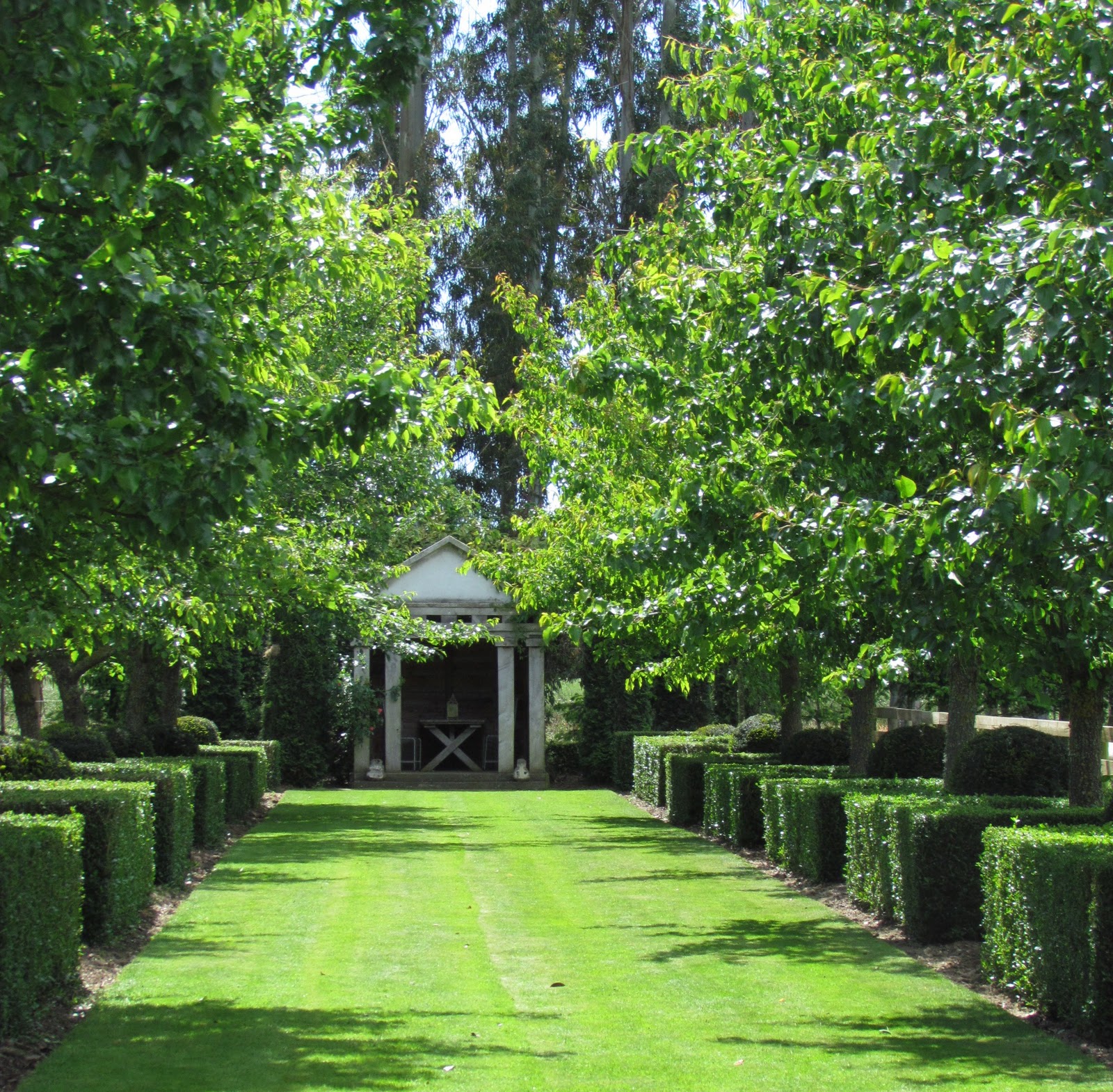 Lady Mondegreen's Secret Garden: Ohoka Garden Tour