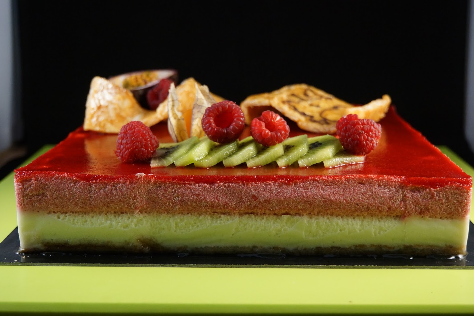 Entremet kiwi, framboise, fruit de la passion