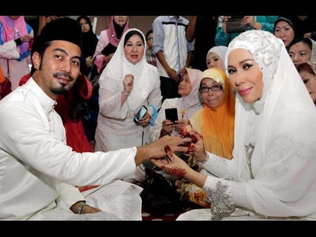 malaysia: Bapa Emma Maembong Kecam Majilis Kahwin Anaknya