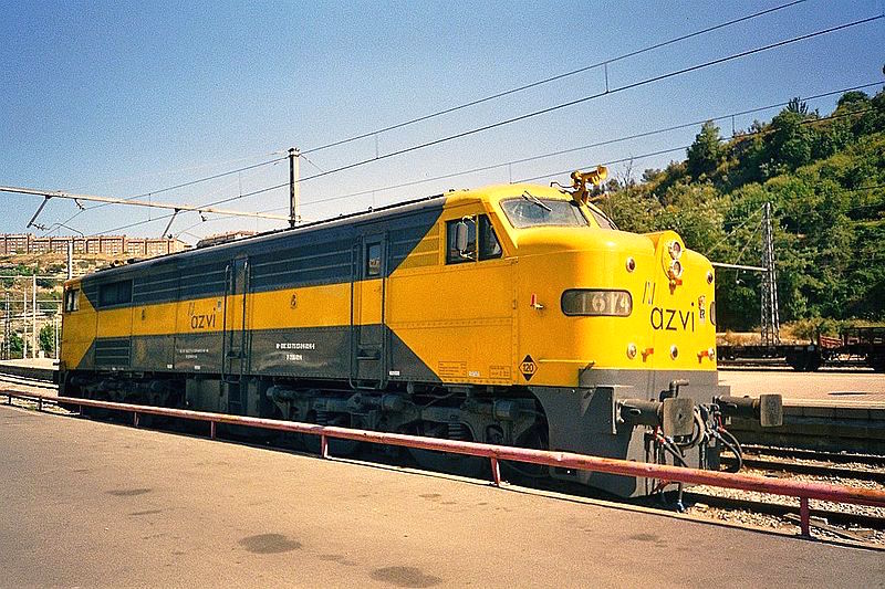 Trenes y tiempos: Las tracciones térmica y eléctrica en RENFE (XL R ...