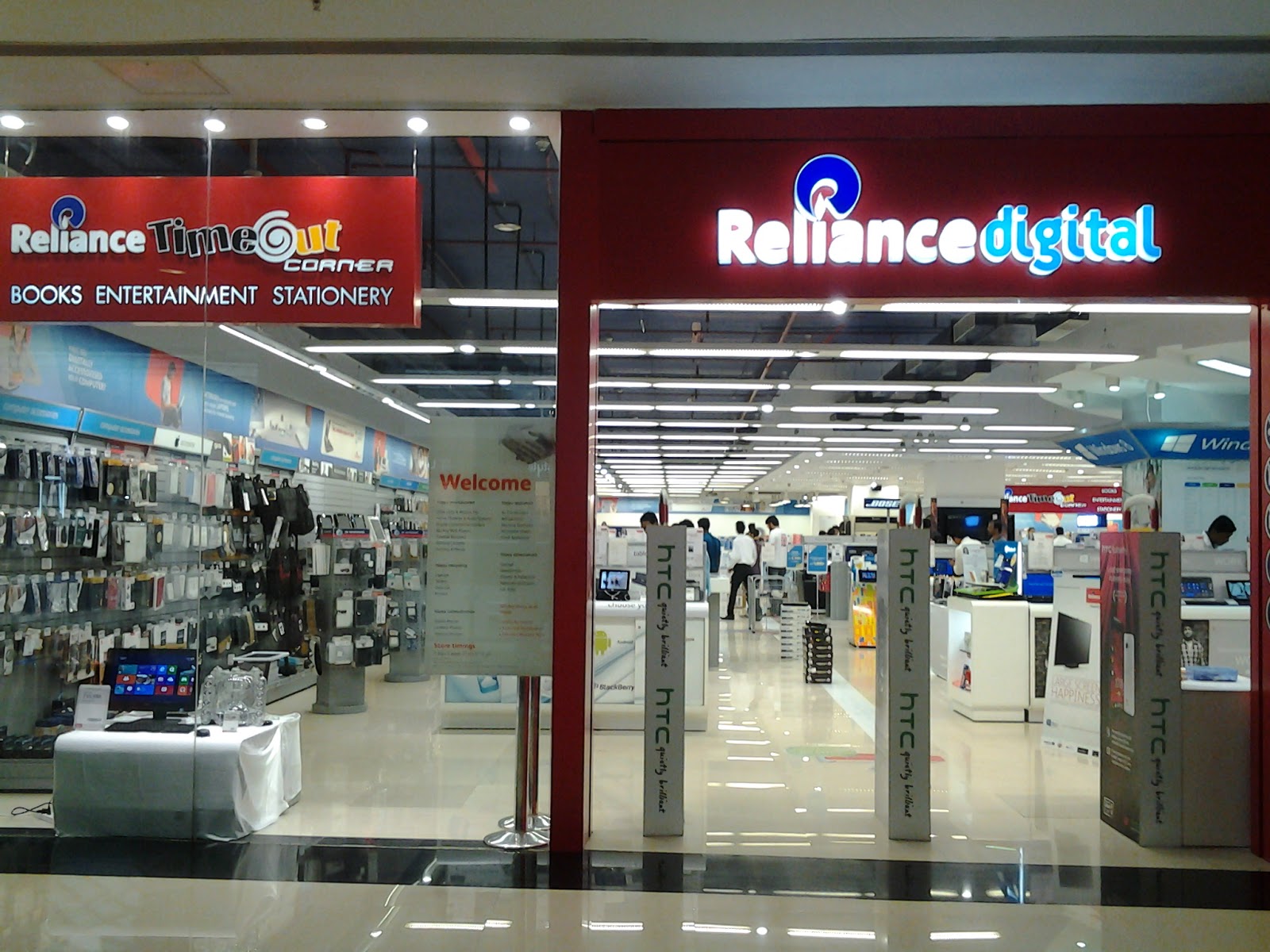 Life Needs A Holiday....: Reliance Digital Store - Yahi hai Right ...