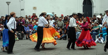 Desde los 4 Suyus: Colección de Ritmos Andinos: Cachullapi (Aire Típico)