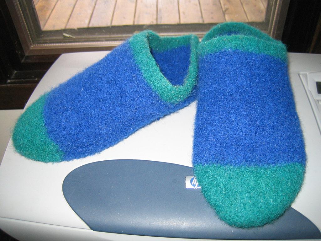 Marzipanknits: Felted Slippers on the Bulky Machine