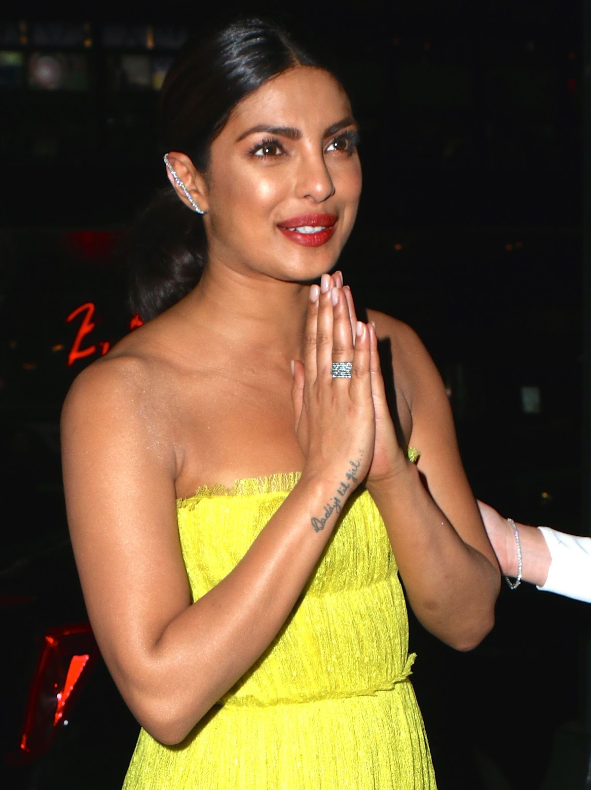 Priyanka Chopra Super Sexy Skin Show In Yellow Dress At Accessories ...