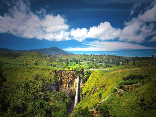 Sipiso-Piso Waterfall - Beautiful Places in Indonesia