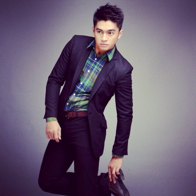 Biodata Deva Mahenra Lengkap Dengan Agama dan Foto Terbarunya