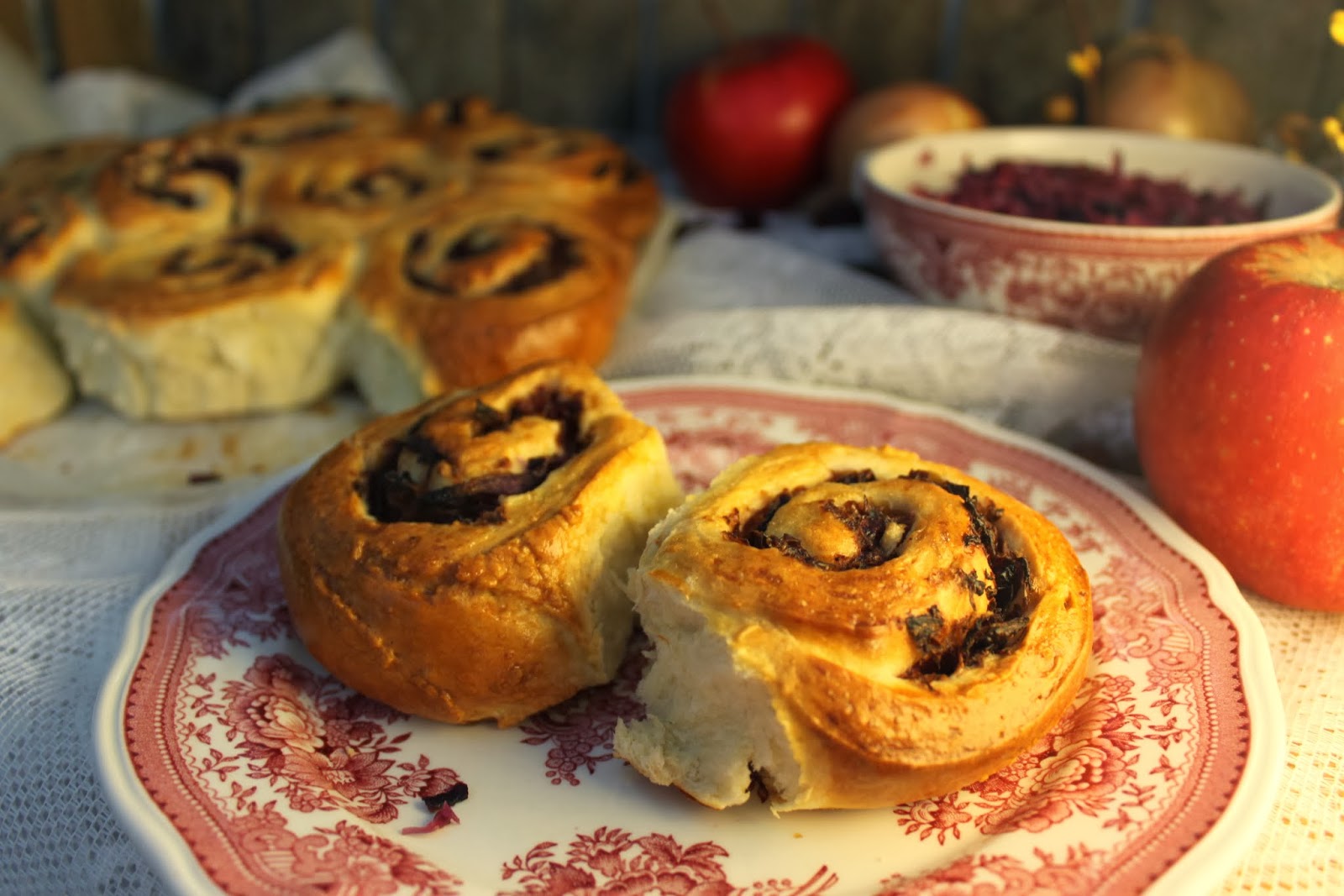 Ślimaki drożdżowe z duetem kapust