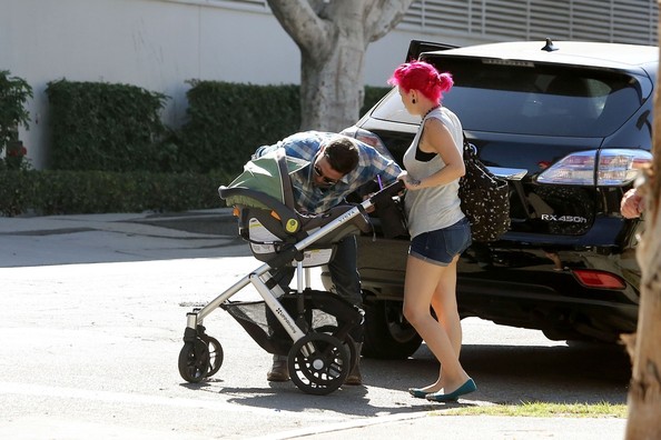 gossip-withouttheguild: Jackson Rathbone out with his girlfriend Sheila ...