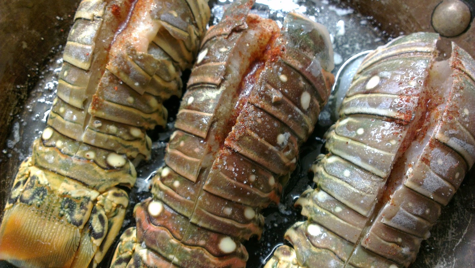 În Bucătăria lui Guşuliţă: Cozi de homar la cuptor