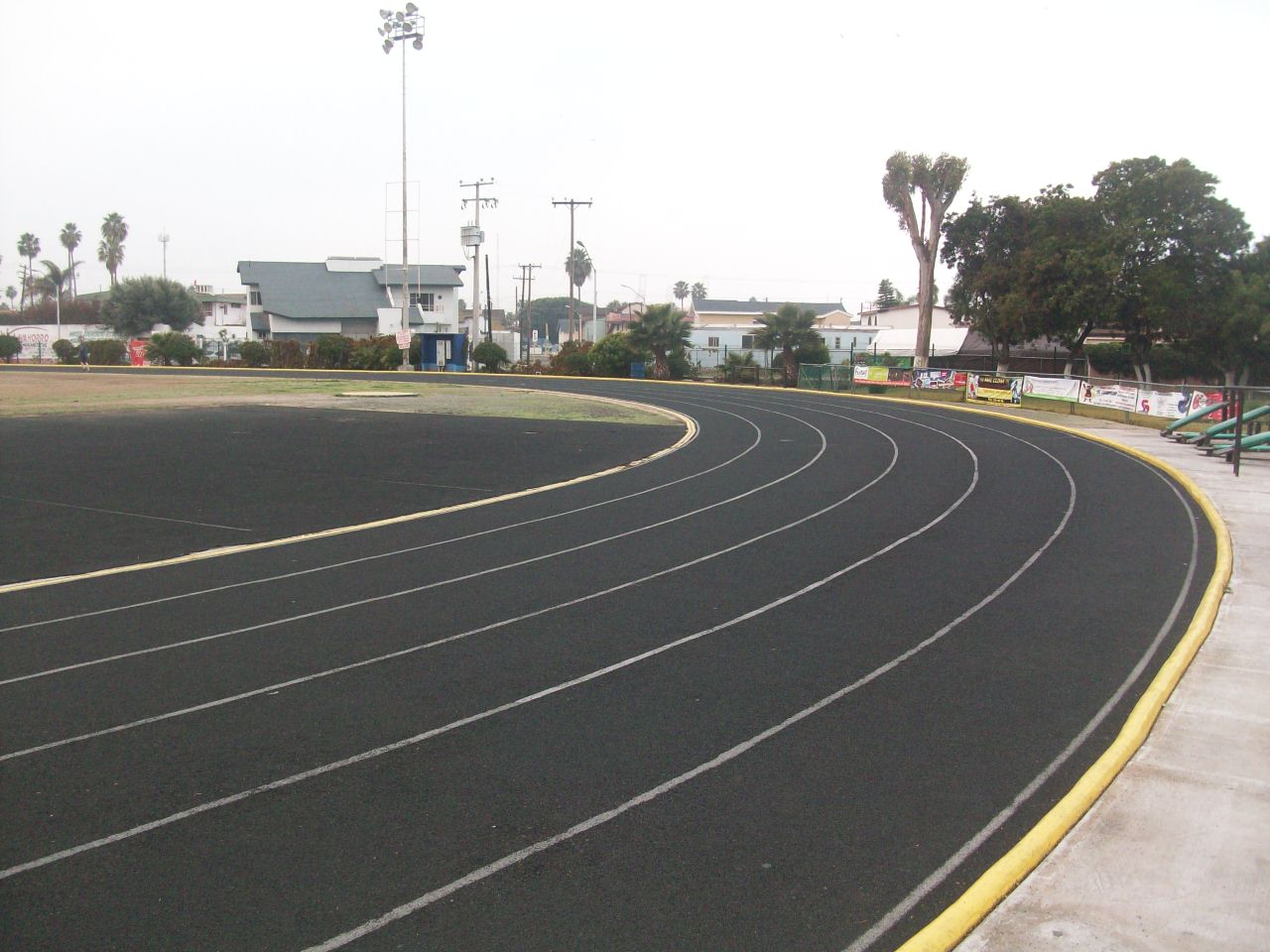 LA PAZ,BAJA CALIFORNIA SURes: CAMINANDO EN UN DÍA CON FRÍO Y NEBLINA EN ...