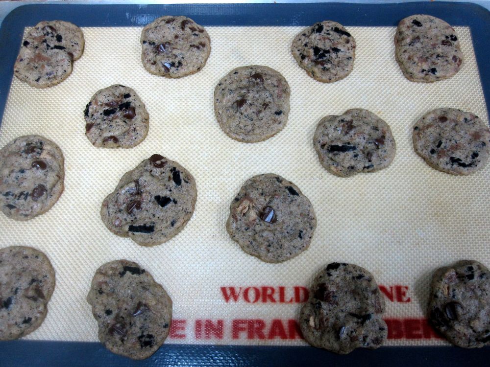 Happy Go Marni: Oreo Kit Kat Chocolate Chip Cookies | Baking, Recipes ...