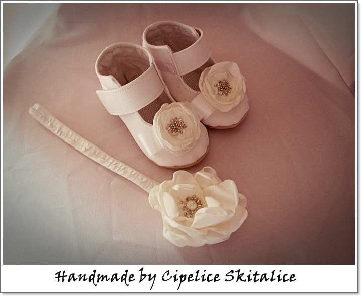 Bebi Cipelice Handmade: Bijele cipelice za bebe plus modni dodaci
