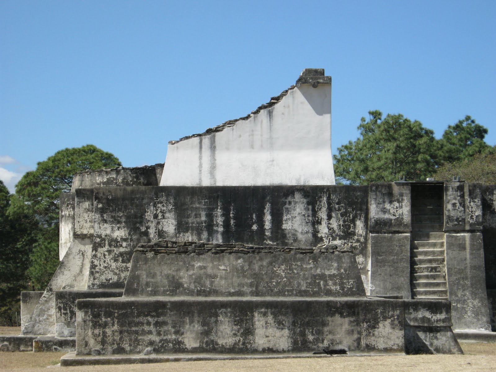 Lago de Atitlan: PARQUE ARQUEOLOGICO RUINAS DE ZACULEU