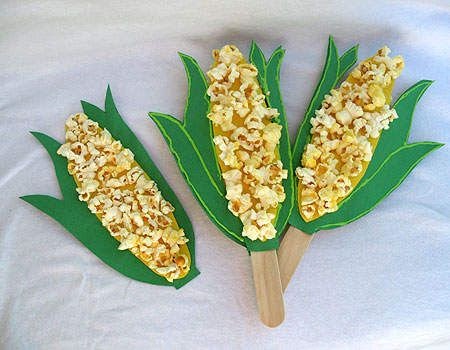Popcorn Thanksgiving Corn Craft | Munchkins and Mayhem