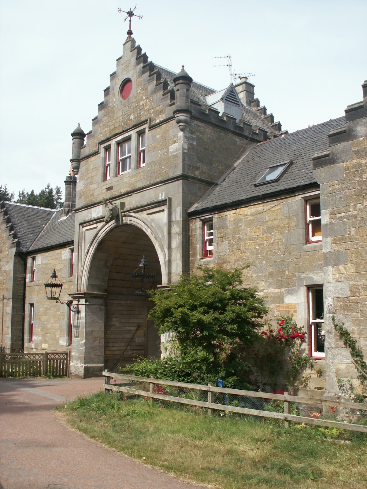 CUBO ET EXCUBO: Crawford Priory Stables
