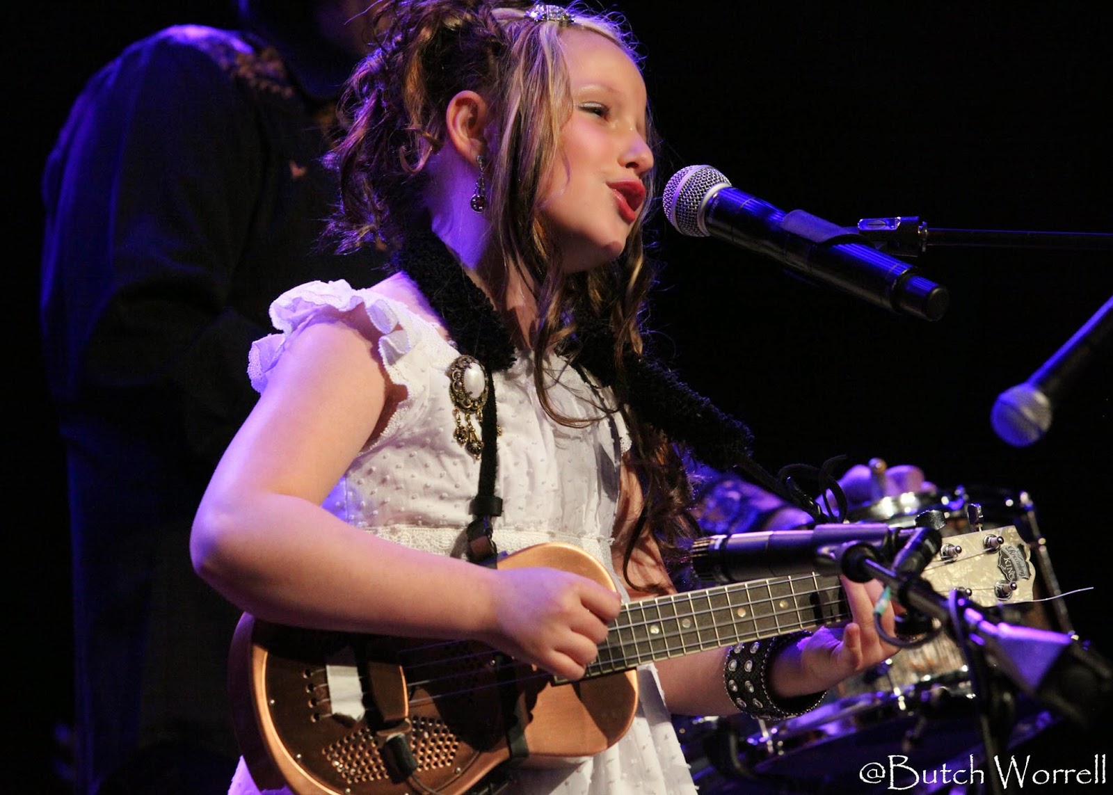 Emi Sunshine Steals the Show! ~ Concert Photos Magazine - Live Music ...