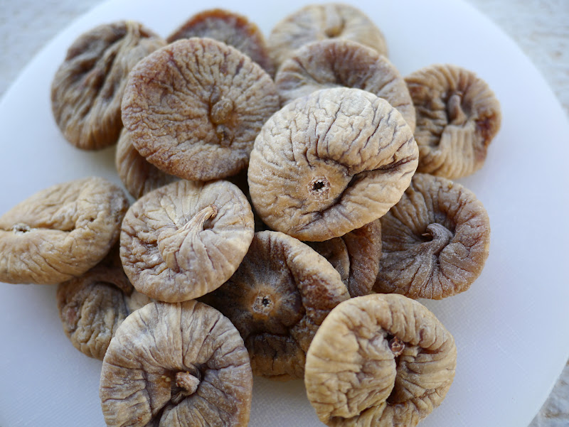 Yasemin's Kitchen: Walnut Stuffed Figs – Cevizli Kuru İncir Tatlısı