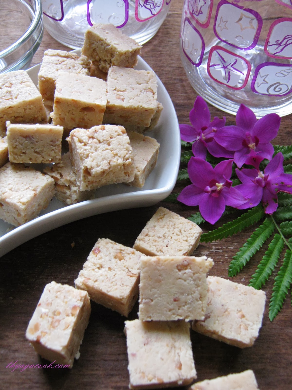 KARI LEAFS ... Malaysian flavour's: COCONUT PEANUT CANDY