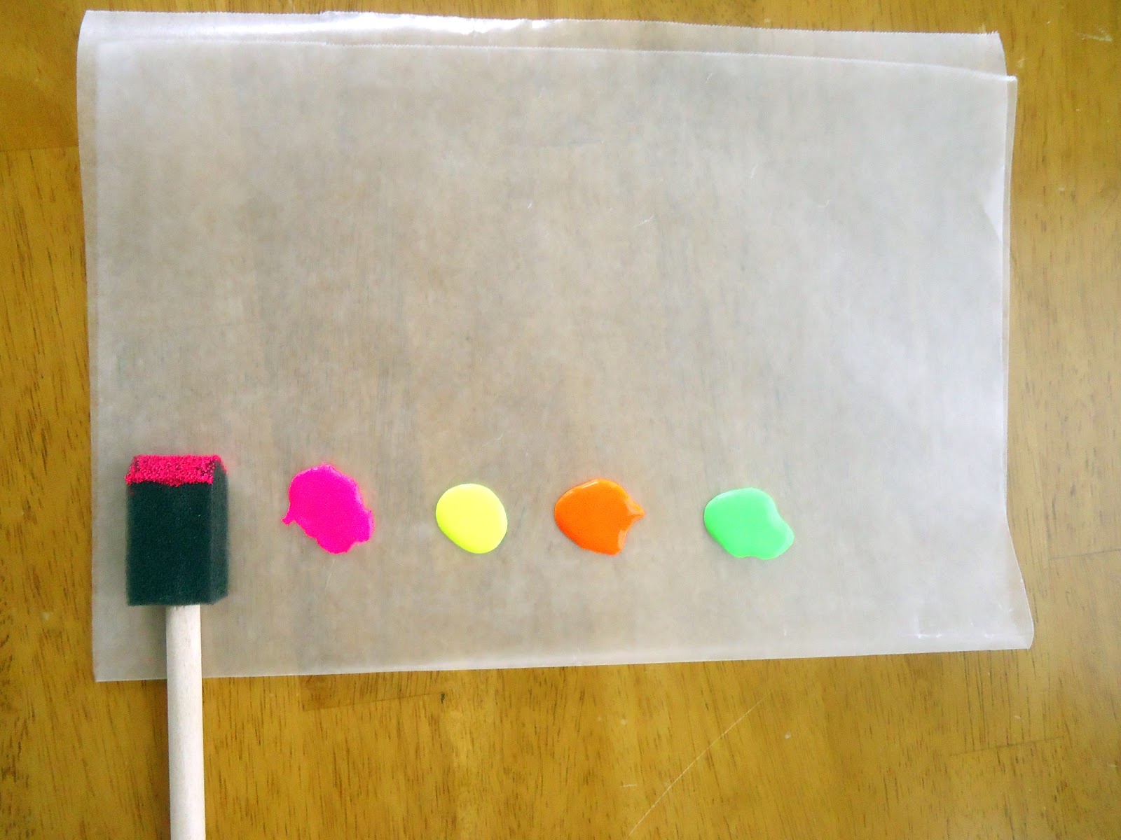 Hey Fish Studio : Neon Painted Wooden Spoons!