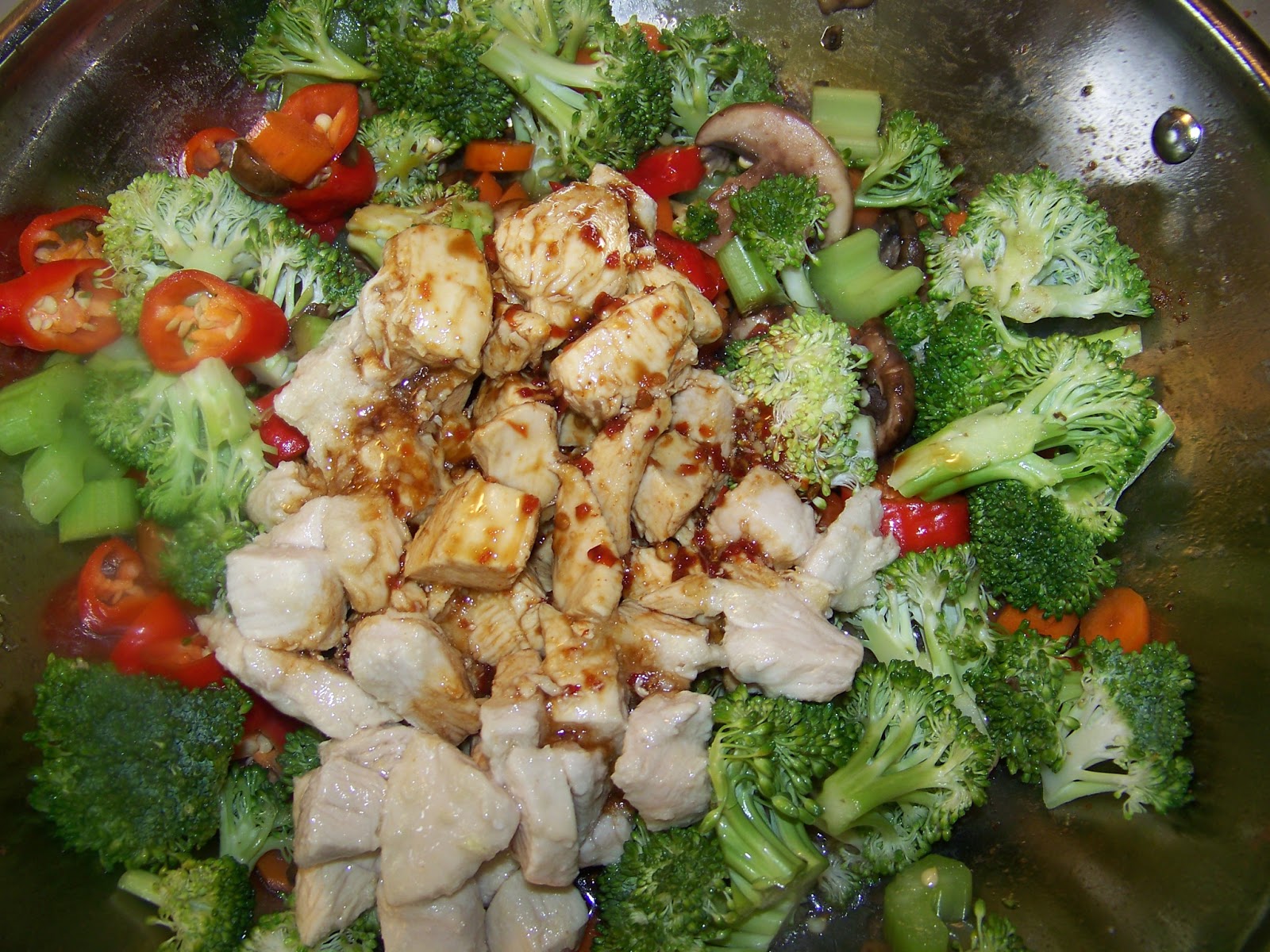 Kitchen Simmer: Hunan Chicken and Vegetables