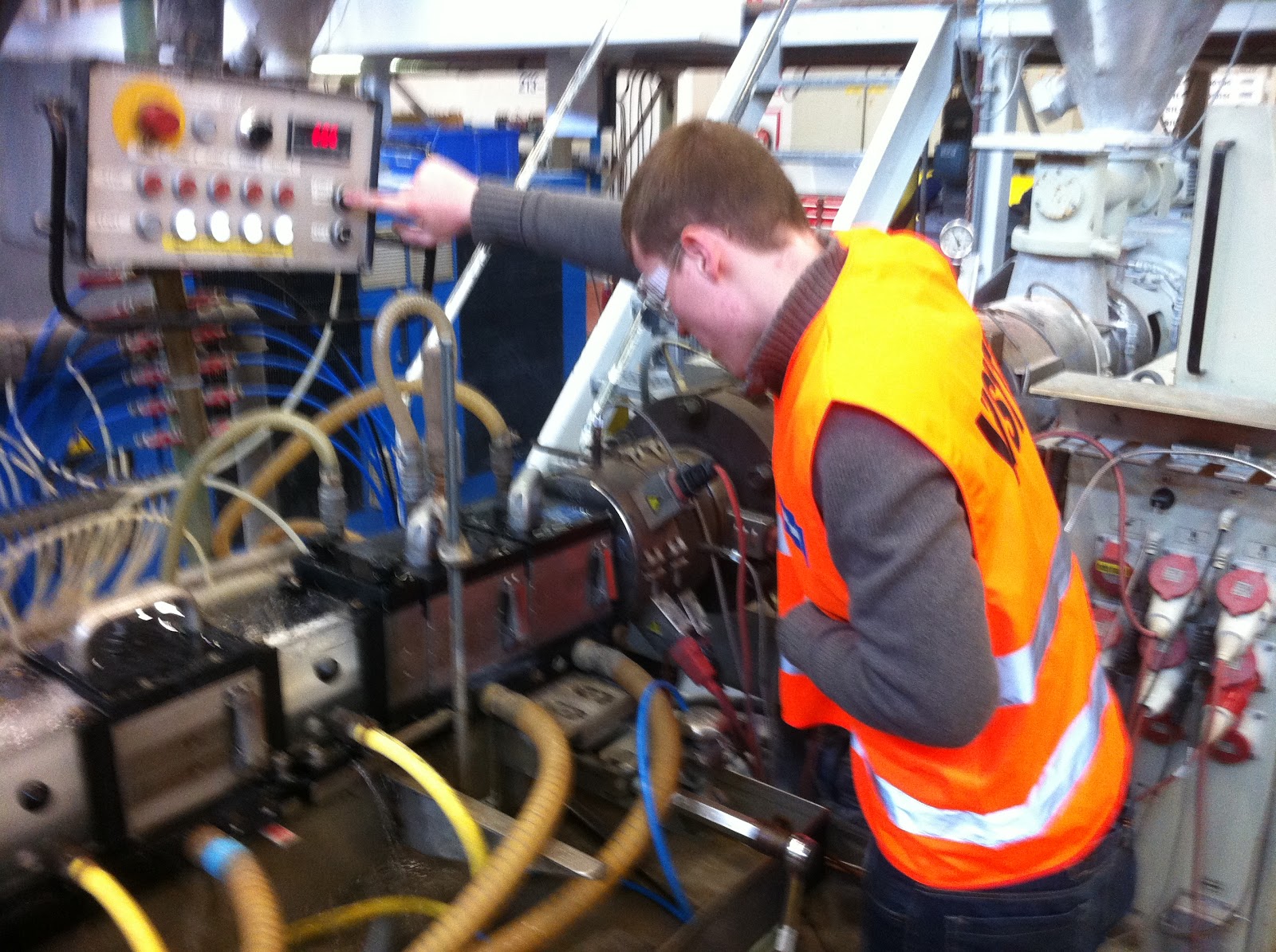 PlastIQ Center Westvlaanderen: Werkplekleren bij Deceuninck Plastics