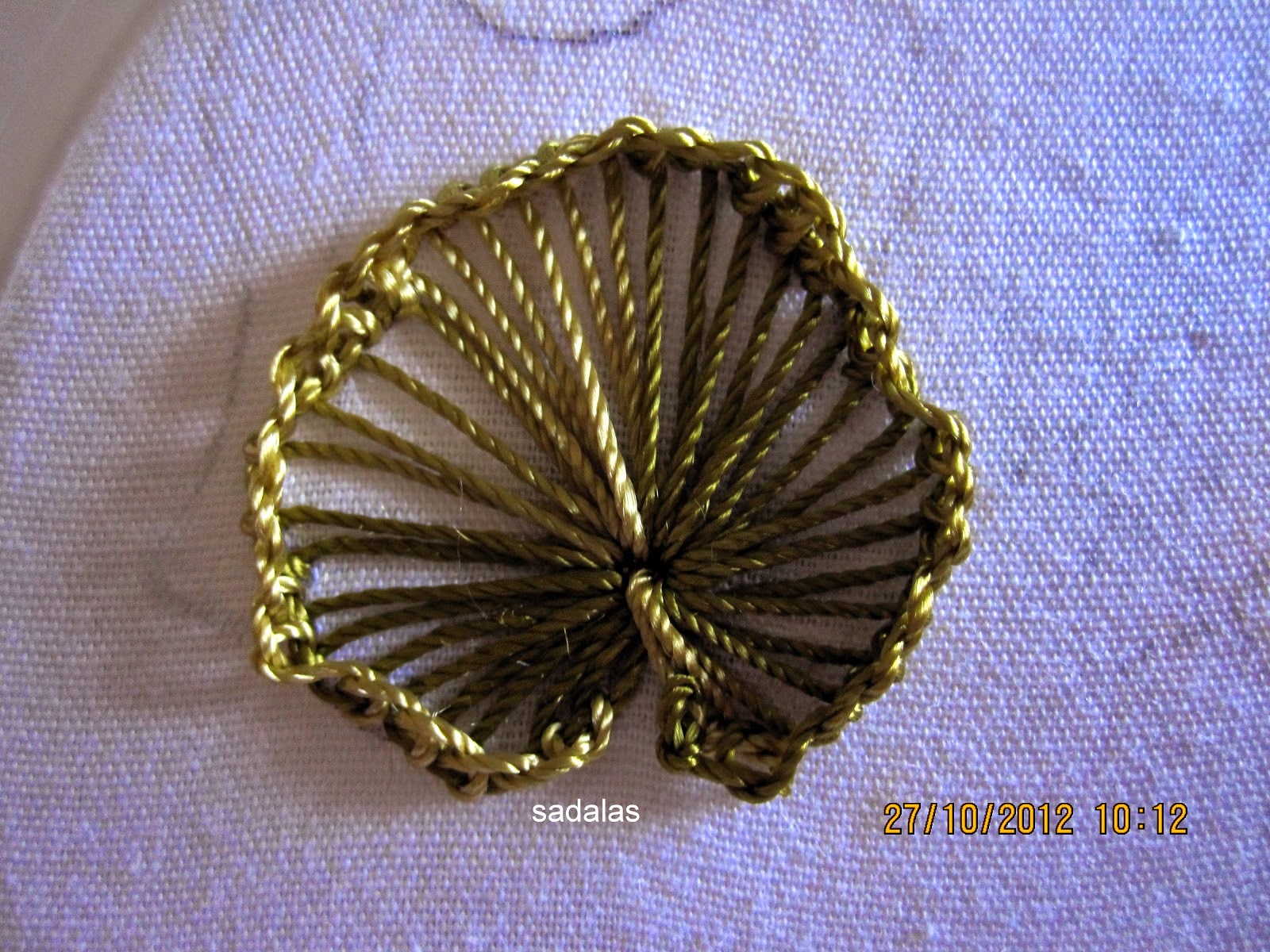 Sadala's Embroidery: Buttonhole wheel cup stitch